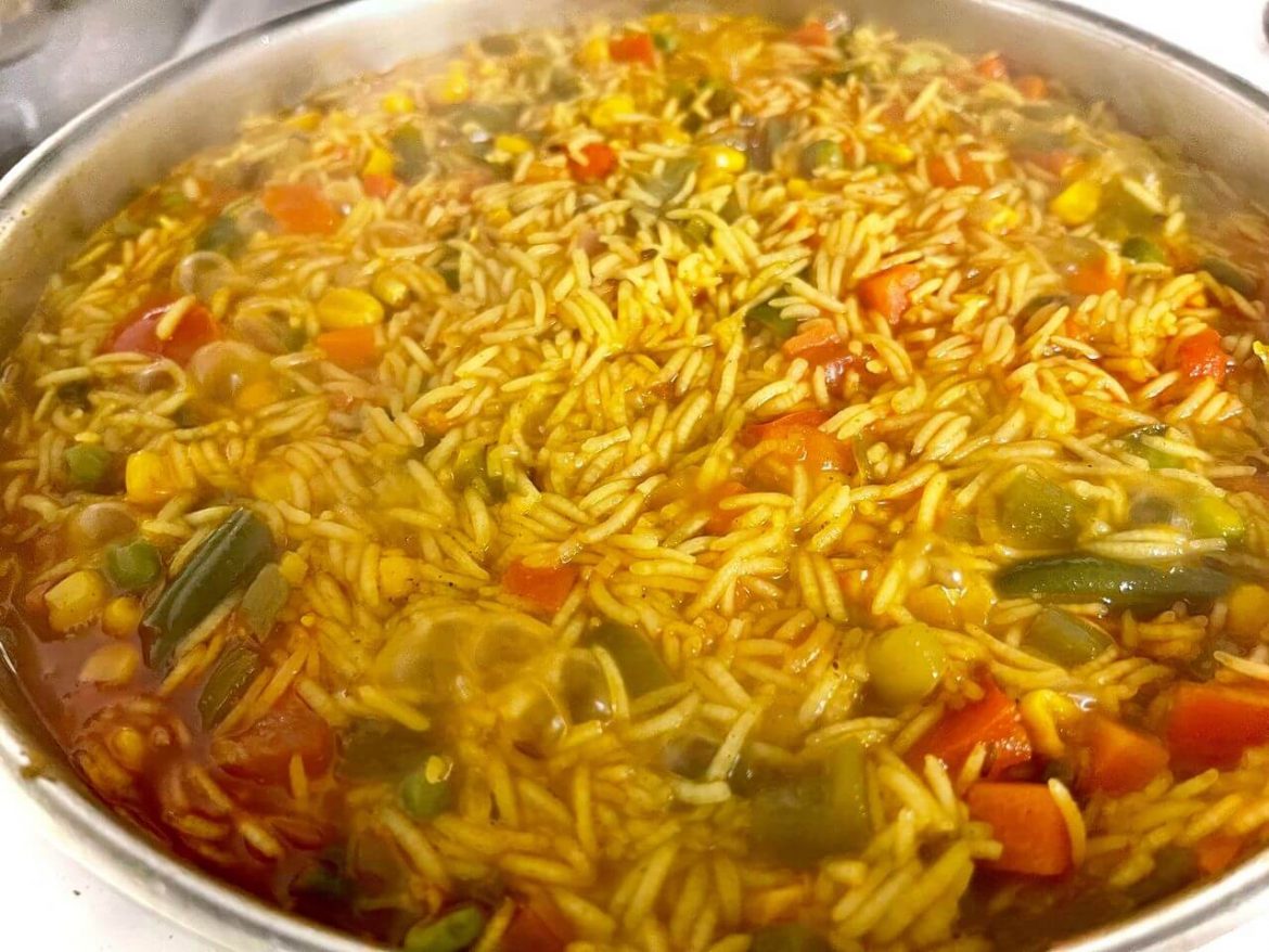 5-Minutes Frozen Vegetables Rice - Hearty Food Talks